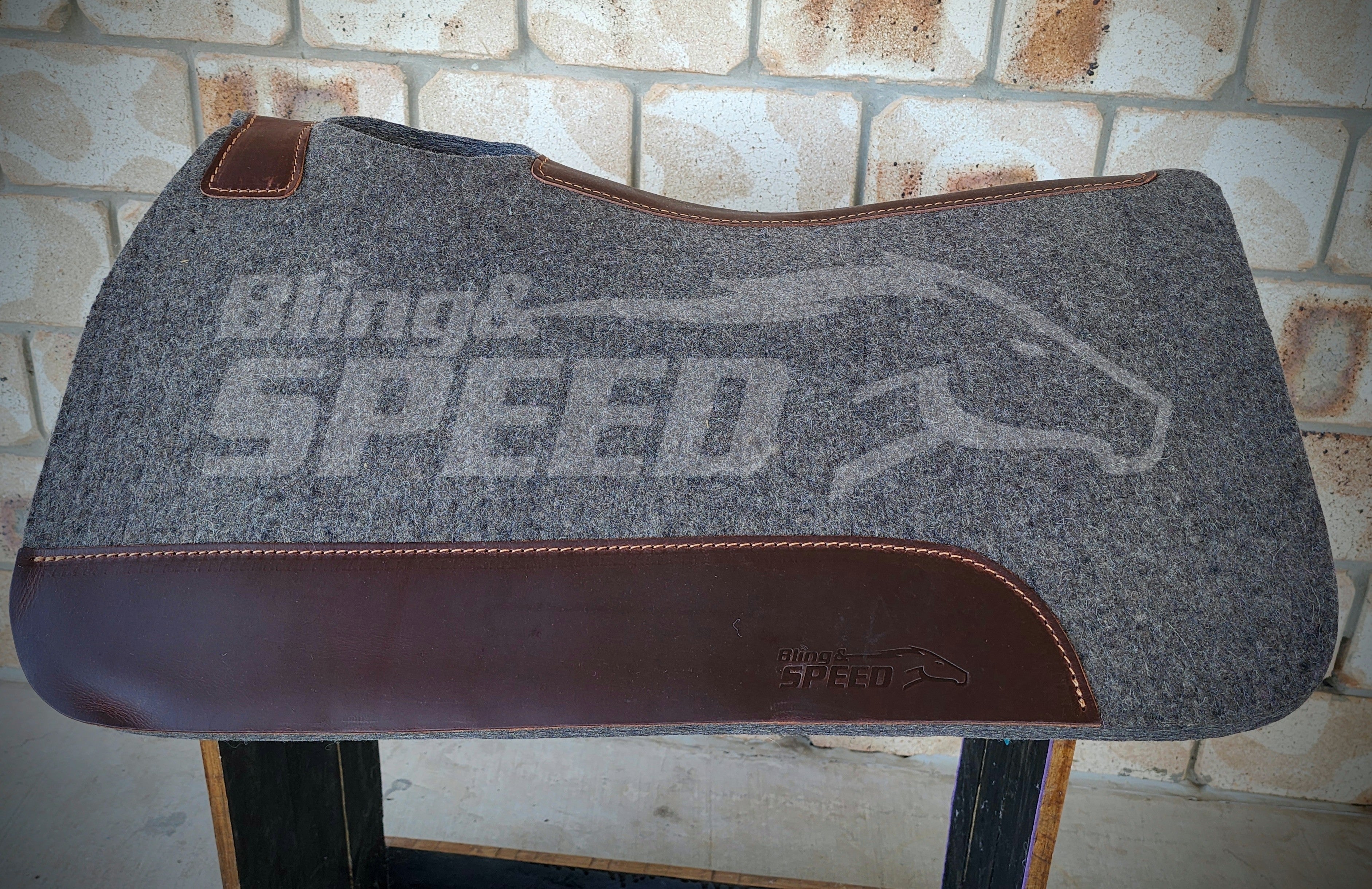 The Barrel Racer Merino Wool Felt Saddle Pad - Charcoal – Bling and Speed